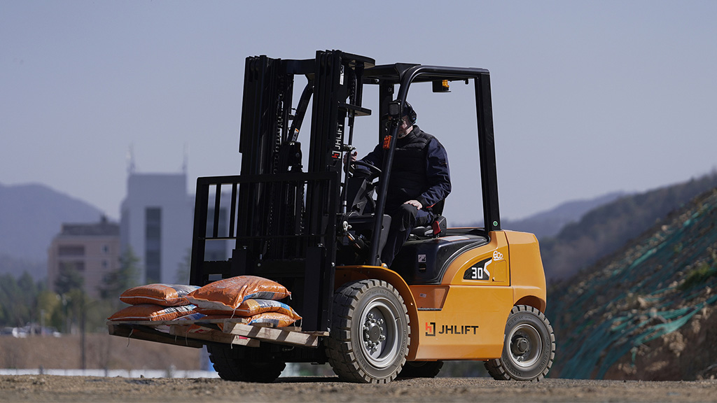 Хит продаж 2024 года: как JHLIFT CPD 15-38 XE вырвался в лидеры среди ...