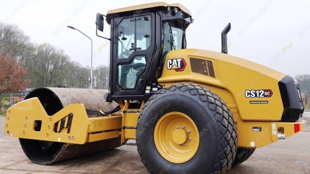 Продажа катка CATERPILLAR CS12GC 2022 год - 901148